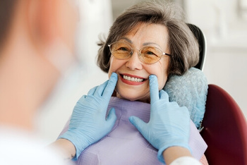 How to Stop Food Getting Under Dentures?