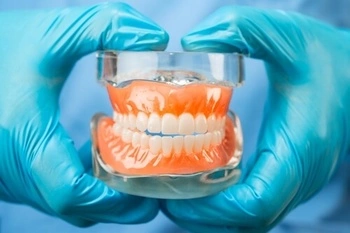 Full Dentures Explained: Fit, Comfort, and Daily Use